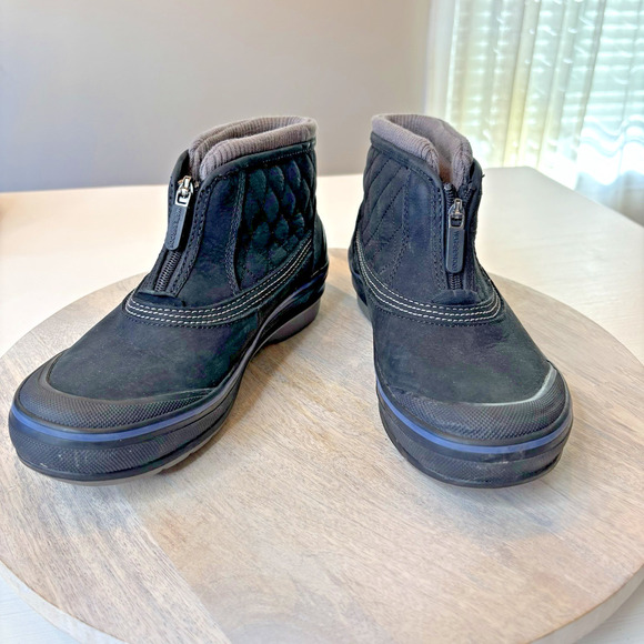Clarks | Shoes | Clarks Boots Women 65 Muckers Slope Shoe Black Quilted ...